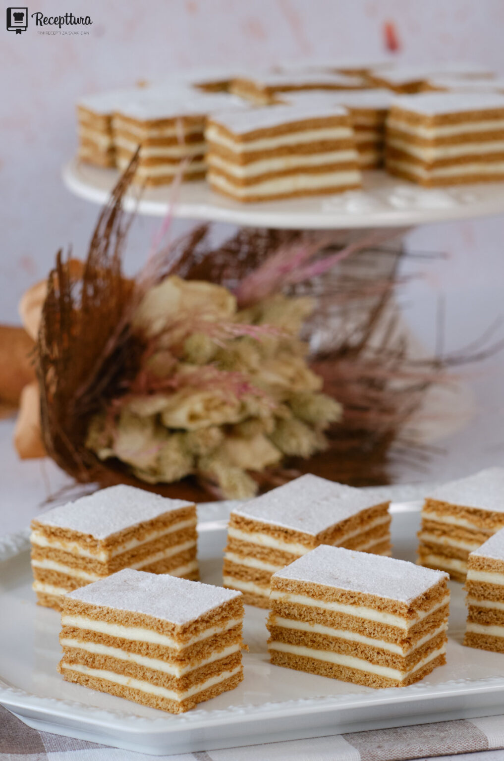 Medena pita - najbolji recept s uputama za savršeno ravne kore