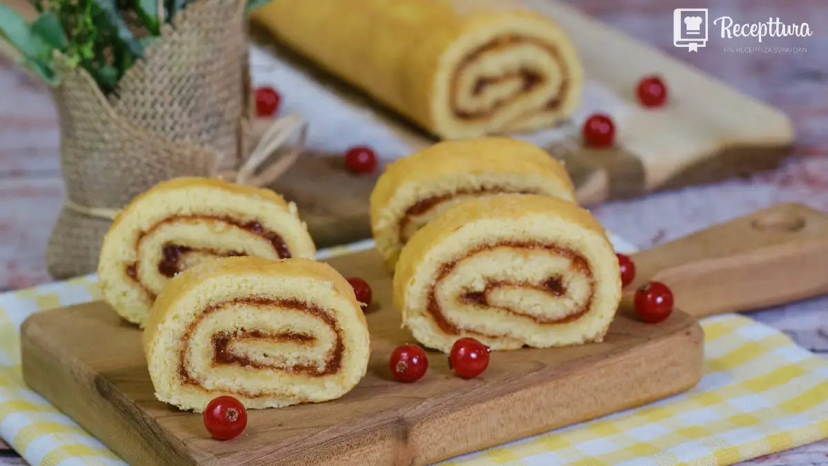 Rolada s pekmezom - recept za biskvitnu roladu koja ne puca