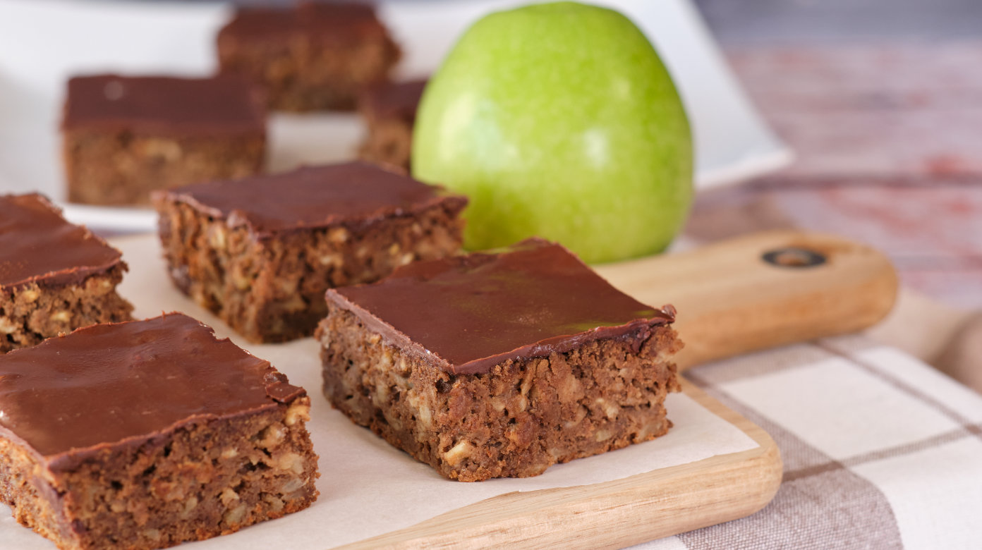 Kolač od rogača i jabuka - sočan i jako ukusan